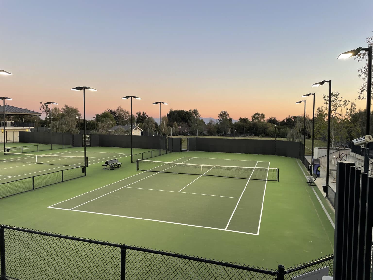 LED Tennis court flood light: standard lighting for recreation and ...